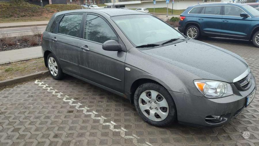 Pelēks Kia Cerato 2006 Viļņa, ar dzinēja tilpumu 1.60 L un nobraukumu 101 tūkst. km par 1250 €, foto 3 vietnē AUTOMOTO.COM.LV