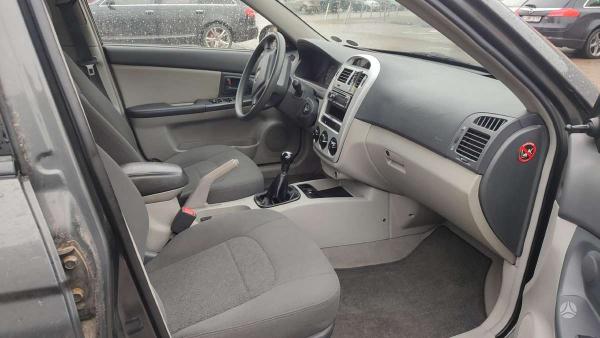 Grey Kia Cerato 2006 in Vilnius, with an engine capacity of 1.60 L and mileage of 101 thousand km for 1250 €, photo 6 on AUTOMOTO.COM.LV