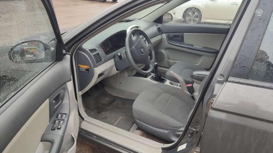 Pelēks Kia Cerato 2006 Viļņa, ar dzinēja tilpumu 1.60 L un nobraukumu 101 tūkst. km par 1250 €, foto 10 vietnē AUTOMOTO.COM.LV
