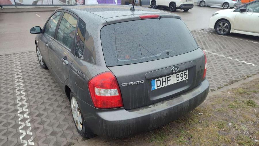 Pelēks Kia Cerato 2006 Viļņa, ar dzinēja tilpumu 1.60 L un nobraukumu 101 tūkst. km par 1250 €, foto 13 vietnē AUTOMOTO.COM.LV