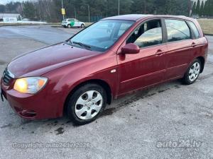 Red Kia Cerato 2006 in Tallinn, with an engine capacity of 1.60 L and mileage of 140 thousand km for 1998 €, photo 4 on AUTOMOTO.COM.LV