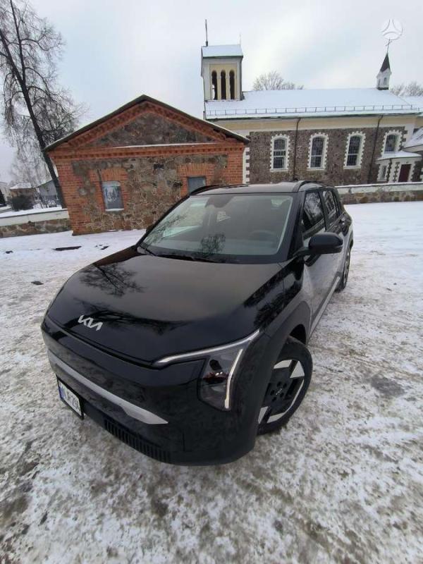 Black Kia EV3 2025 in Alytus, with an engine capacity of 0.00 L and mileage of 11 thousand km for 33500 €, photo 1 on AUTOMOTO.COM.LV