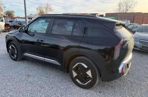 Black Kia EV3 2025 in Jonava, with an engine capacity of 0.00 L and mileage of 6 thousand km for 29950 €, photo 3 on AUTOMOTO.COM.LV