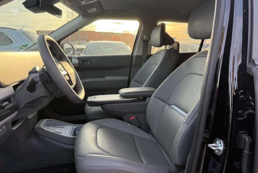 Black Kia EV3 2025 in Jonava, with an engine capacity of 0.00 L and mileage of 6 thousand km for 29950 €, photo 11 on AUTOMOTO.COM.LV