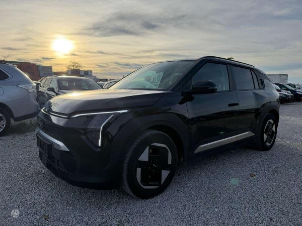 Melns Kia EV3 2025 Jonava, ar dzinēja tilpumu 0.00 L un nobraukumu 7 tūkst. km par 29650 €, foto 1 vietnē AUTOMOTO.COM.LV