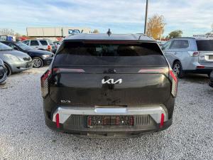 Black Kia EV3 2025 in Jonava, with an engine capacity of 0.00 L and mileage of 7 thousand km for 29650 €, photo 10 on AUTOMOTO.COM.LV