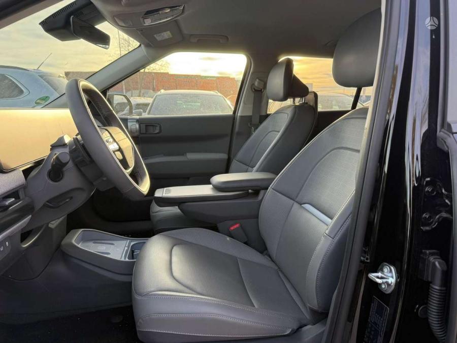 Black Kia EV3 2025 in Jonava, with an engine capacity of 0.00 L and mileage of 7 thousand km for 29650 €, photo 13 on AUTOMOTO.COM.LV