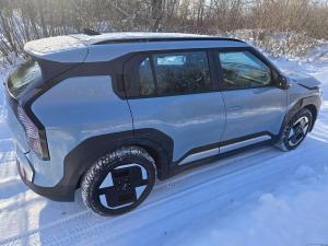 Zils Kia EV3 2025 Panevēža, ar dzinēja tilpumu 0.00 L un nobraukumu 14 tūkst. km par 16850 €, foto 32 vietnē AUTOMOTO.COM.LV