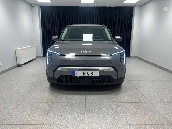 Pelēks Kia EV3 2025 Viļņa, ar dzinēja tilpumu 0.00 L un nobraukumu 500 tūkst. km par 36990 €, foto 3 vietnē AUTOMOTO.COM.LV