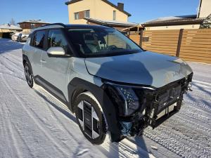 Pelēks Kia EV3 2025 Šauļi, ar dzinēja tilpumu 0.00 L un nobraukumu 7 tūkst. km par 24750 €, foto 3 vietnē AUTOMOTO.COM.LV