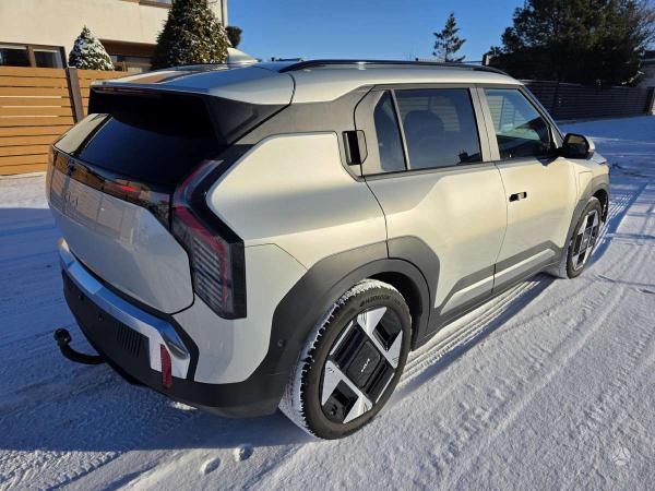 Grey Kia EV3 2025 in Siauliai, with an engine capacity of 0.00 L and mileage of 7 thousand km for 24750 €, photo 5 on AUTOMOTO.COM.LV
