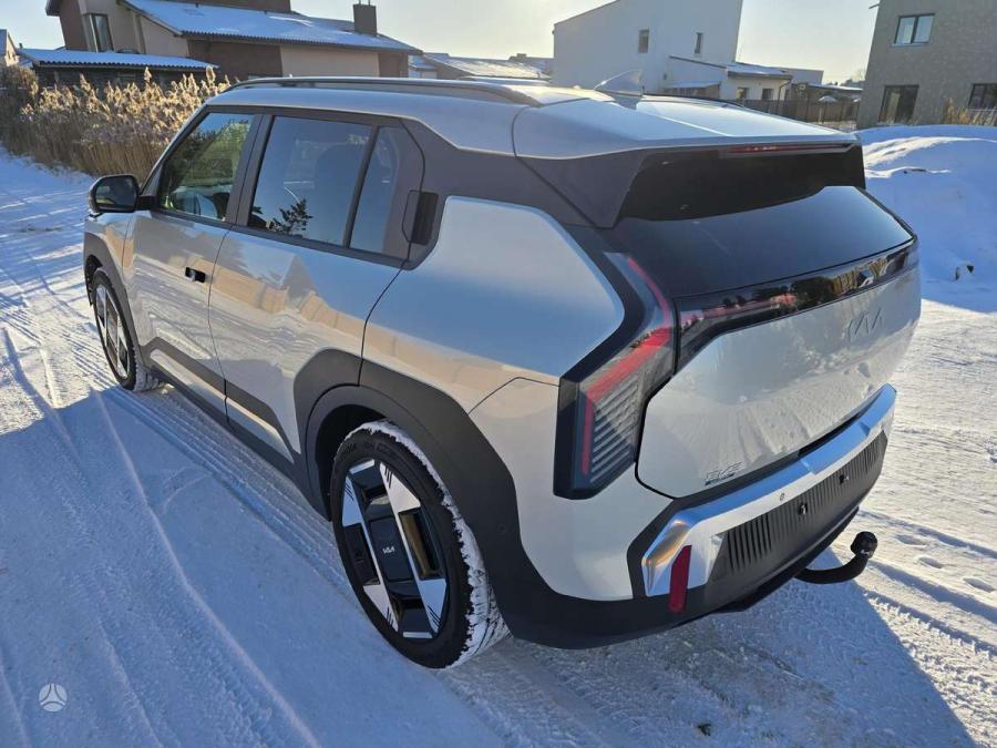 Pelēks Kia EV3 2025 Šauļi, ar dzinēja tilpumu 0.00 L un nobraukumu 7 tūkst. km par 24750 €, foto 7 vietnē AUTOMOTO.COM.LV