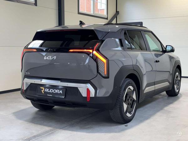 Grey Kia EV3 2025 in Siauliai, with an engine capacity of 0.00 L and mileage of 11 thousand km for 32800 €, photo 4 on AUTOMOTO.COM.LV