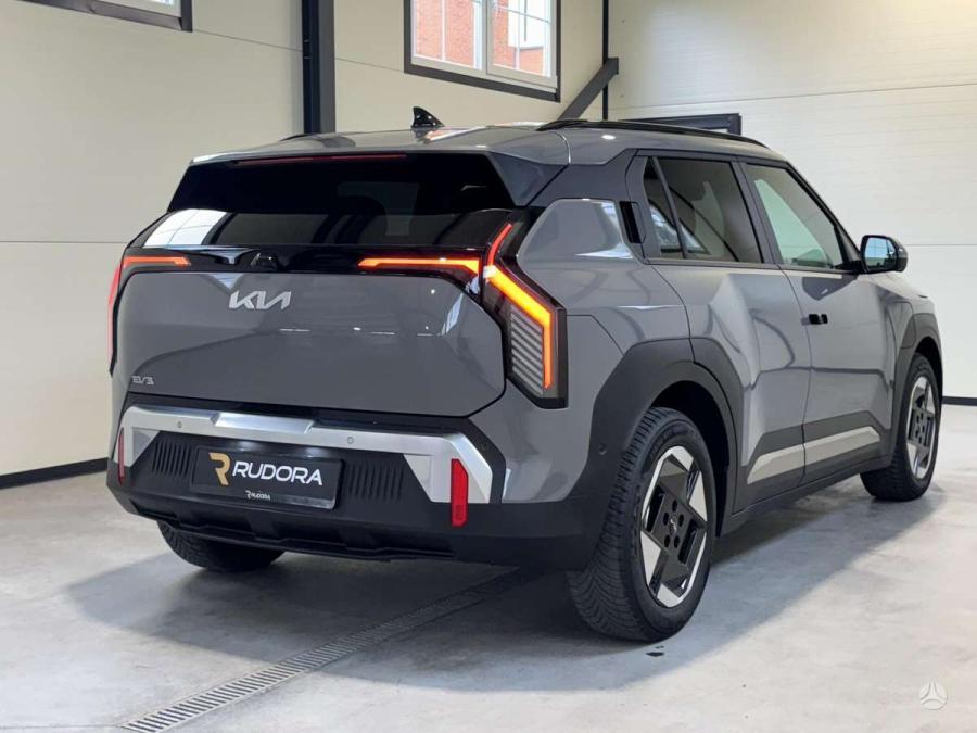 Pelēks Kia EV3 2025 Šauļi, ar dzinēja tilpumu 0.00 L un nobraukumu 11 tūkst. km par 32800 €, foto 5 vietnē AUTOMOTO.COM.LV