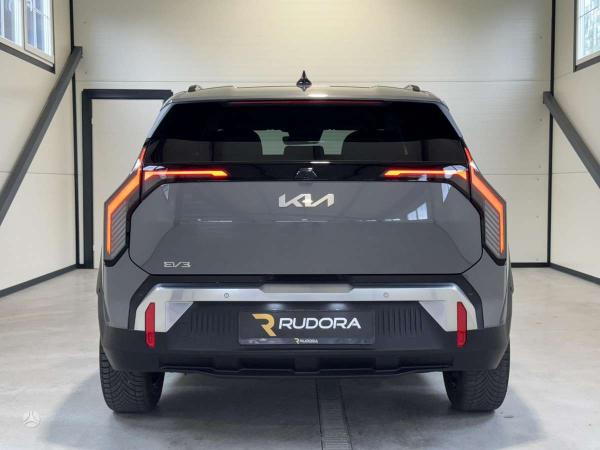 Grey Kia EV3 2025 in Siauliai, with an engine capacity of 0.00 L and mileage of 11 thousand km for 32800 €, photo 5 on AUTOMOTO.COM.LV