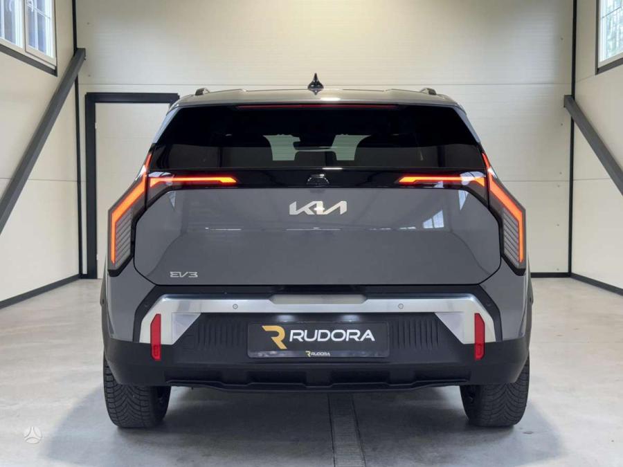 Pelēks Kia EV3 2025 Šauļi, ar dzinēja tilpumu 0.00 L un nobraukumu 11 tūkst. km par 32800 €, foto 6 vietnē AUTOMOTO.COM.LV