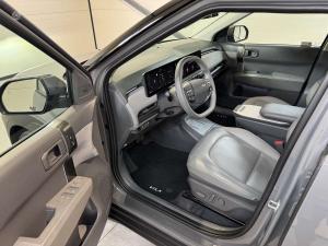 Pelēks Kia EV3 2025 Šauļi, ar dzinēja tilpumu 0.00 L un nobraukumu 11 tūkst. km par 32800 €, foto 9 vietnē AUTOMOTO.COM.LV