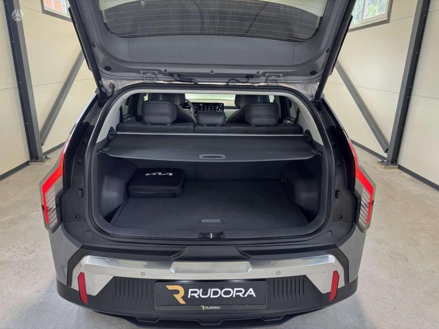 Pelēks Kia EV3 2025 Šauļi, ar dzinēja tilpumu 0.00 L un nobraukumu 11 tūkst. km par 32800 €, foto 11 vietnē AUTOMOTO.COM.LV