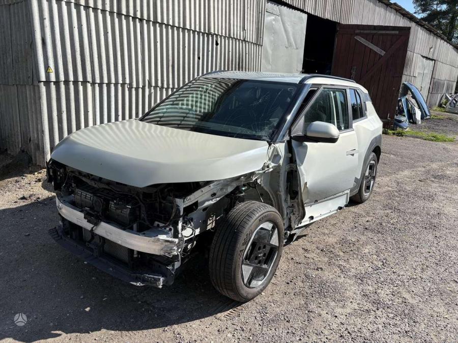 Pelēks Kia EV3 2025 Prienai, ar dzinēja tilpumu 0.00 L un nobraukumu 46 tūkst. km par 13900 €, foto 1 vietnē AUTOMOTO.COM.LV