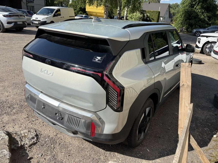 Pelēks Kia EV3 2025 Prienai, ar dzinēja tilpumu 0.00 L un nobraukumu 46 tūkst. km par 13900 €, foto 5 vietnē AUTOMOTO.COM.LV