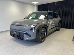 Pelēks Kia EV3 2026 Viļņa, ar dzinēja tilpumu 0.00 L un nobraukumu 2 tūkst. km par 43990 €, foto  vietnē AUTOMOTO.COM.LV