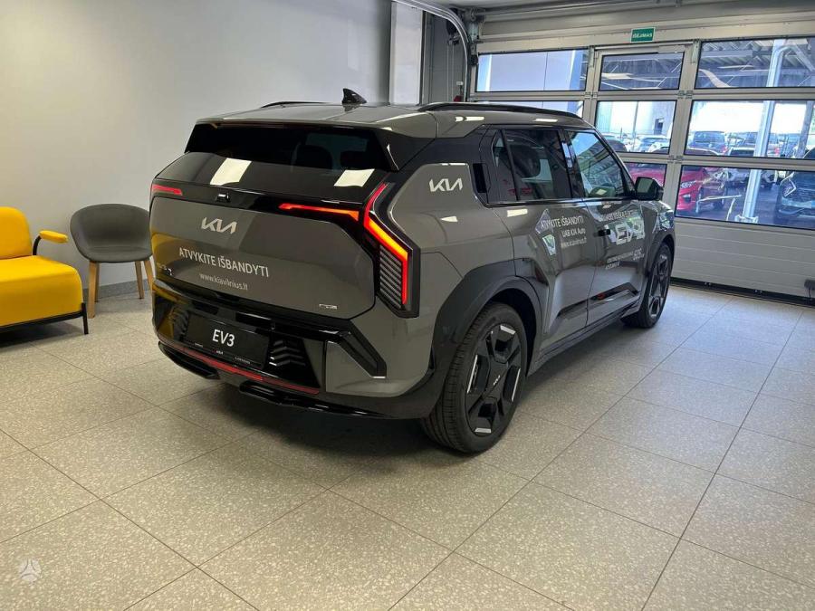 Pelēks Kia EV3 2026 Viļņa, ar dzinēja tilpumu 0.00 L un nobraukumu 2 tūkst. km par 43990 €, foto 3 vietnē AUTOMOTO.COM.LV