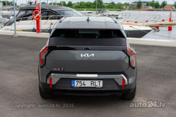 Pelēks Kia EV3 2024 Pērnava, ar dzinēja tilpumu 0.00 L un nobraukumu 30 tūkst. km par 38900 €, foto 5 vietnē AUTOMOTO.COM.LV