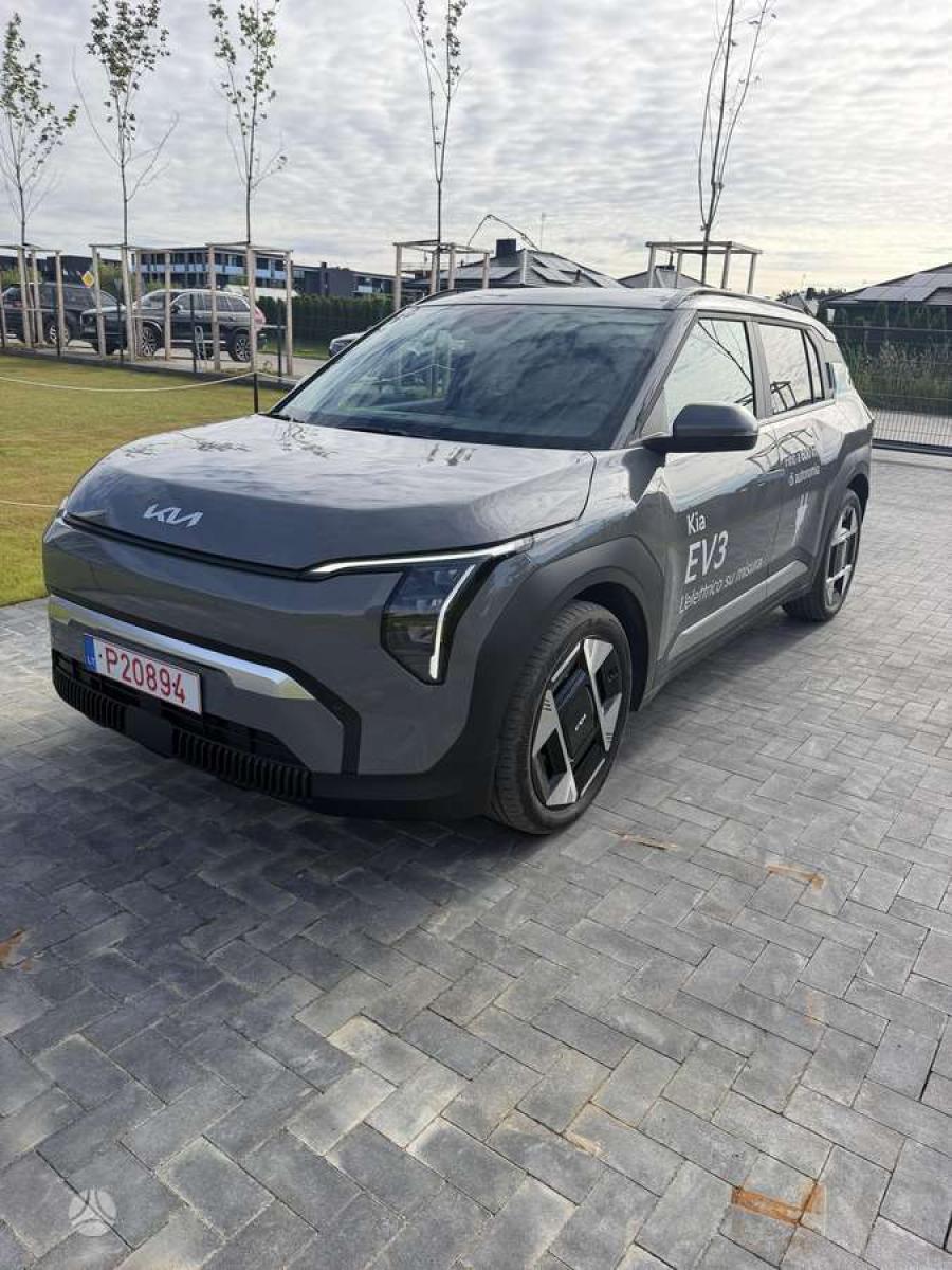 Grey Kia EV3 2024 in Kaunas, with an engine capacity of 0.00 L and mileage of 12 thousand km for 28500 €, photo 3 on AUTOMOTO.COM.LV