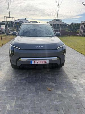 Grey Kia EV3 2024 in Kaunas, with an engine capacity of 0.00 L and mileage of 12 thousand km for 28500 €, photo 4 on AUTOMOTO.COM.LV