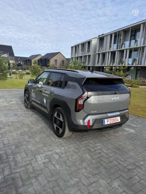 Grey Kia EV3 2024 in Kaunas, with an engine capacity of 0.00 L and mileage of 12 thousand km for 28500 €, photo 6 on AUTOMOTO.COM.LV