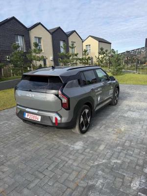 Grey Kia EV3 2024 in Kaunas, with an engine capacity of 0.00 L and mileage of 12 thousand km for 28500 €, photo 7 on AUTOMOTO.COM.LV