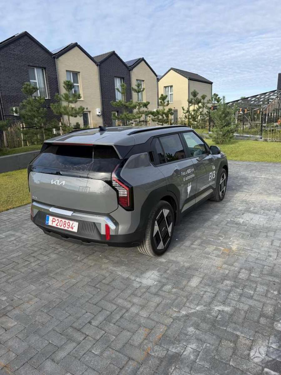 Grey Kia EV3 2024 in Kaunas, with an engine capacity of 0.00 L and mileage of 12 thousand km for 28500 €, photo 7 on AUTOMOTO.COM.LV