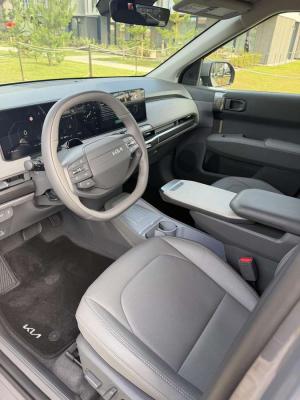 Grey Kia EV3 2024 in Kaunas, with an engine capacity of 0.00 L and mileage of 12 thousand km for 28500 €, photo 8 on AUTOMOTO.COM.LV