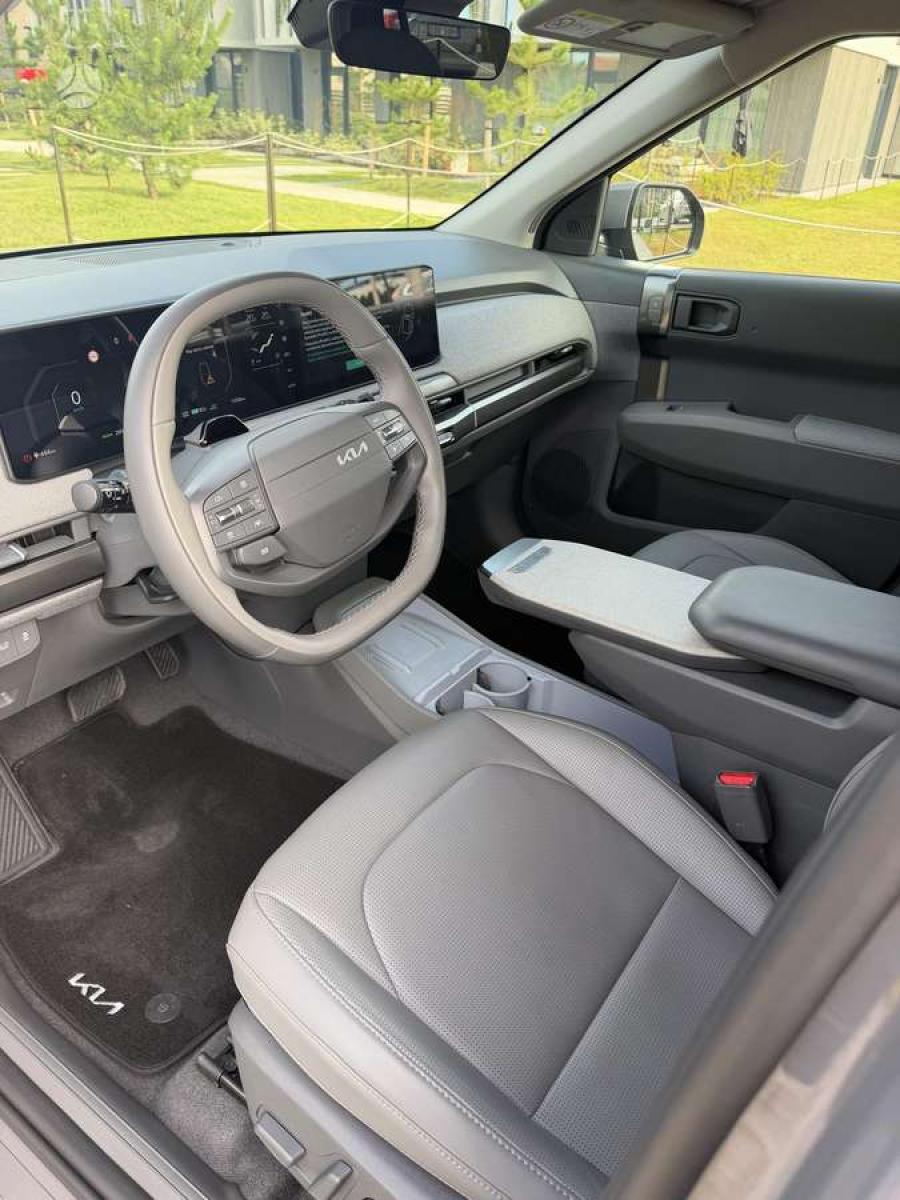 Grey Kia EV3 2024 in Kaunas, with an engine capacity of 0.00 L and mileage of 12 thousand km for 28500 €, photo 8 on AUTOMOTO.COM.LV