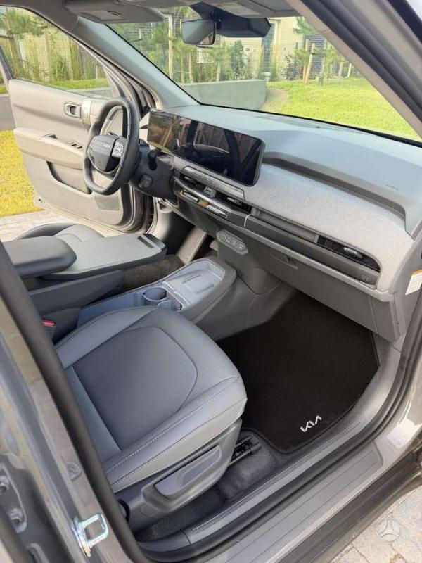 Grey Kia EV3 2024 in Kaunas, with an engine capacity of 0.00 L and mileage of 12 thousand km for 28500 €, photo 8 on AUTOMOTO.COM.LV