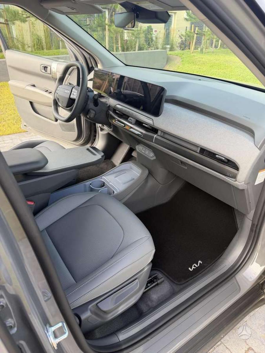 Grey Kia EV3 2024 in Kaunas, with an engine capacity of 0.00 L and mileage of 12 thousand km for 28500 €, photo 9 on AUTOMOTO.COM.LV