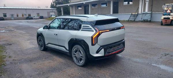 Pelēks Kia EV3 2025 Jonava, ar dzinēja tilpumu 0.00 L un nobraukumu 2 tūkst. km par 36100 €, foto 1 vietnē AUTOMOTO.COM.LV