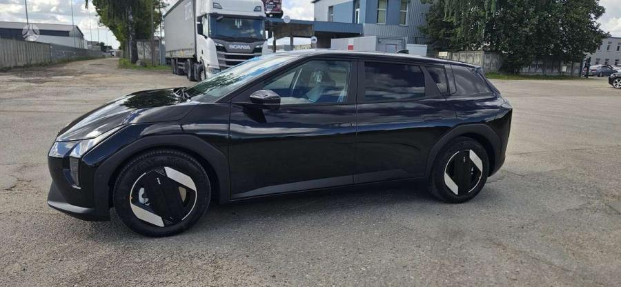 Melns Kia EV4 2026 Vievis, ar dzinēja tilpumu 0.00 L un nobraukumu 0 tūkst. km par 30613 €, foto 4 vietnē AUTOMOTO.COM.LV