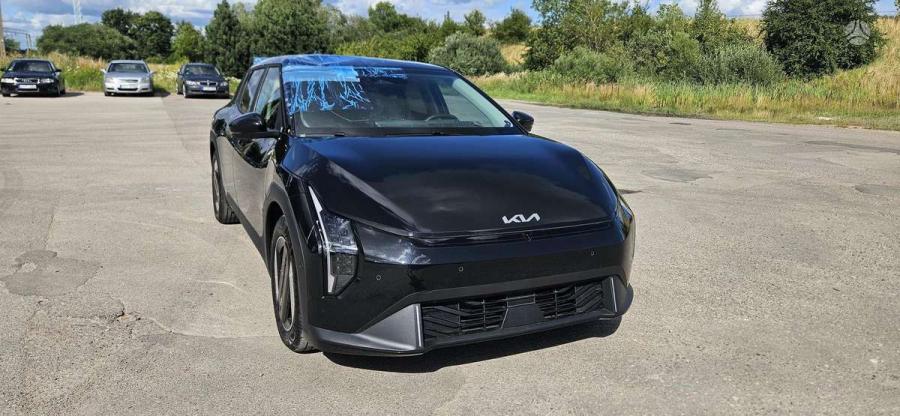 Melns Kia EV4 2026 Vievis, ar dzinēja tilpumu 0.00 L un nobraukumu 0 tūkst. km par 30613 €, foto 13 vietnē AUTOMOTO.COM.LV