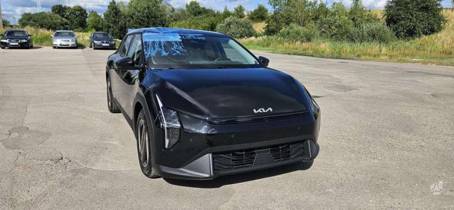Melns Kia EV4 2026 Vievis, ar dzinēja tilpumu 0.00 L un nobraukumu 0 tūkst. km par 30613 €, foto 14 vietnē AUTOMOTO.COM.LV