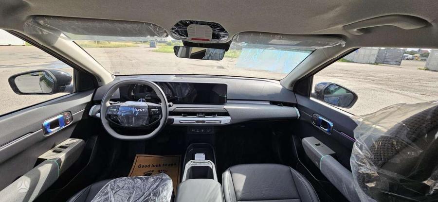 Melns Kia EV4 2026 Vievis, ar dzinēja tilpumu 0.00 L un nobraukumu 0 tūkst. km par 30613 €, foto 15 vietnē AUTOMOTO.COM.LV