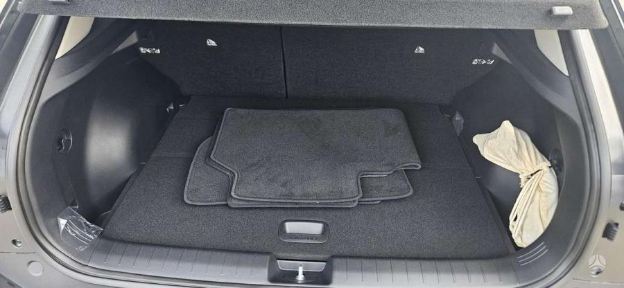 Melns Kia EV4 2026 Vievis, ar dzinēja tilpumu 0.00 L un nobraukumu 0 tūkst. km par 30613 €, foto 20 vietnē AUTOMOTO.COM.LV