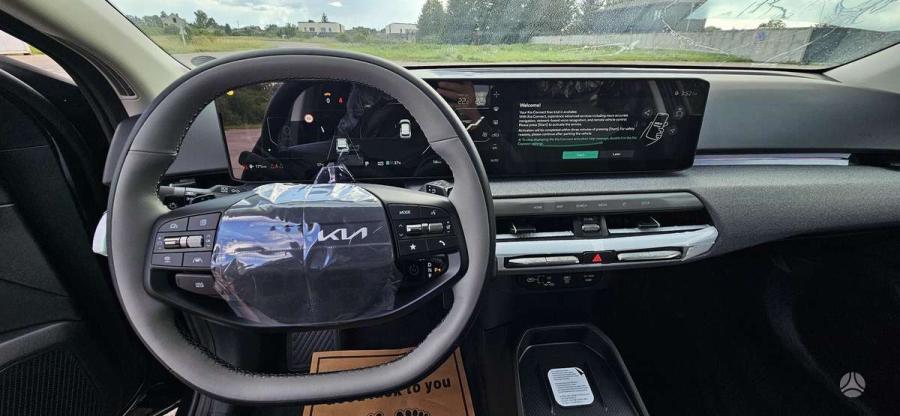 Melns Kia EV4 2026 Vievis, ar dzinēja tilpumu 0.00 L un nobraukumu 0 tūkst. km par 30613 €, foto 28 vietnē AUTOMOTO.COM.LV