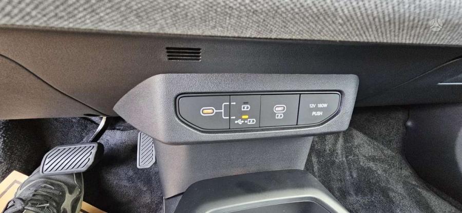 Melns Kia EV4 2026 Vievis, ar dzinēja tilpumu 0.00 L un nobraukumu 0 tūkst. km par 30613 €, foto 29 vietnē AUTOMOTO.COM.LV