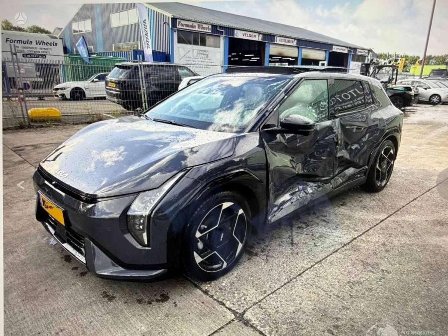Grey Kia EV4 2026 in Prienai, with an engine capacity of 0.00 L and mileage of 7 thousand km for 27900 €, photo 3 on AUTOMOTO.COM.LV