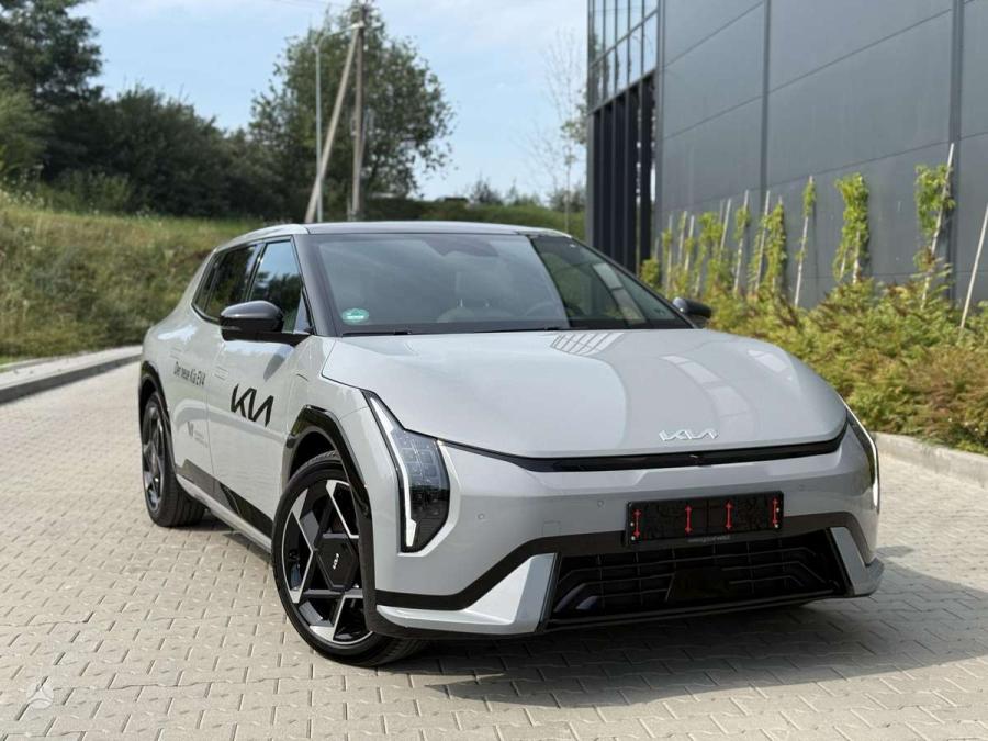 Серый Киа EV4 2025 в Вильнюс, объемом двигателя 0.00 л и пробегом 7 тыс. км за 37950 €, фото 1 на AUTOMOTO.COM.LV