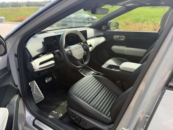 Киа EV4 2025 в Вильнюс на AUTOMOTO.COM.LV Серый Киа EV4 2025 в Вильнюс, объемом двигателя 0.00 л и пробегом 7 тыс. км за 37950 €, фото 10 на AUTOMOTO.COM.LV
