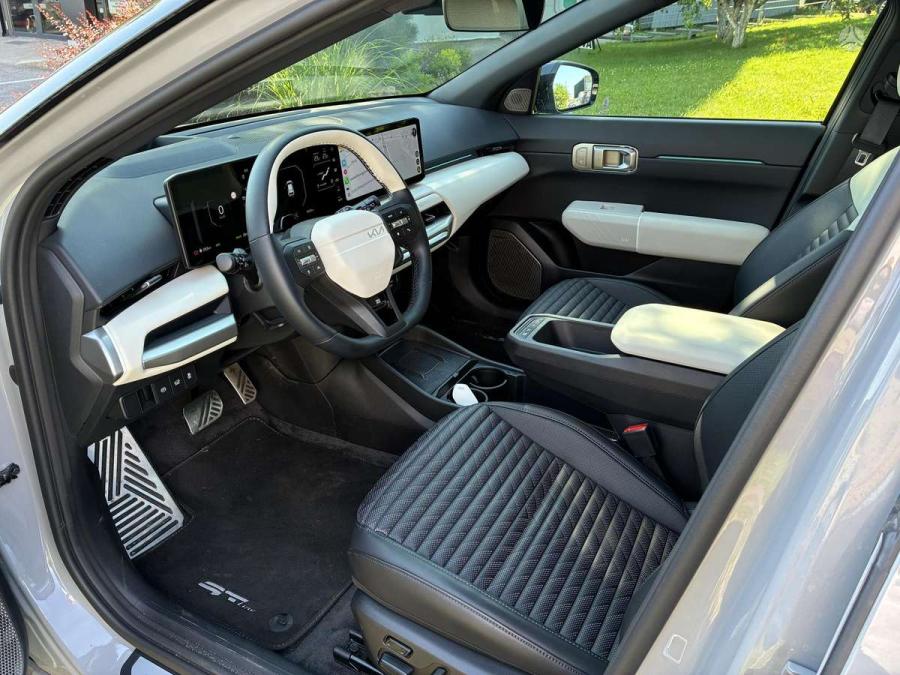Grey Kia EV4 2026 in Kaunas, with an engine capacity of 0.00 L and mileage of 4 thousand km for 46500 €, photo 6 on AUTOMOTO.COM.LV