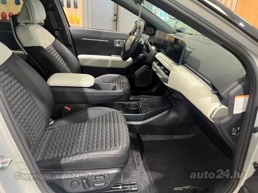 Pelēks Kia EV4 2026 Tallina, ar dzinēja tilpumu 0.00 L un nobraukumu 0 tūkst. km par 52500 €, foto 7 vietnē AUTOMOTO.COM.LV