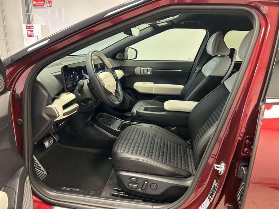 Red Kia EV4 2026 in Vilnius, with an engine capacity of 0.00 L and mileage of 1 thousand km for 46990 €, photo 8 on AUTOMOTO.COM.LV